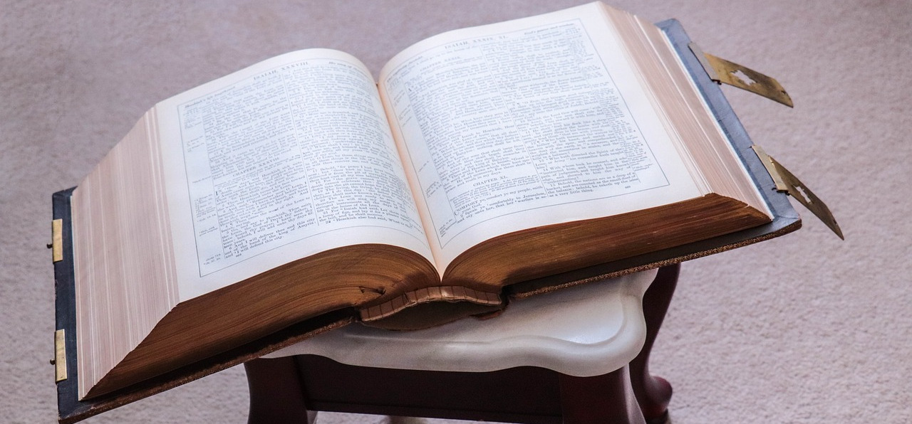 Bible Verses About Integrity: Walking in Integrity and Its Meaning